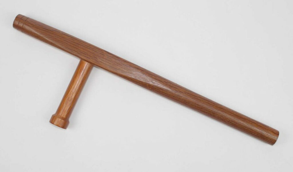 TONFA EN CHENE ROUGE – Daisho